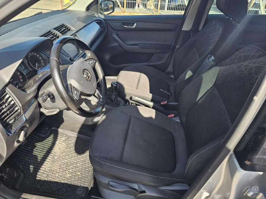 Grey Skoda Fabia 2018 in Taurage, with an engine capacity of 1.42 L and mileage of 225 thousand km for 4800 €, photo 9 on AUTOMOTO.COM.LV