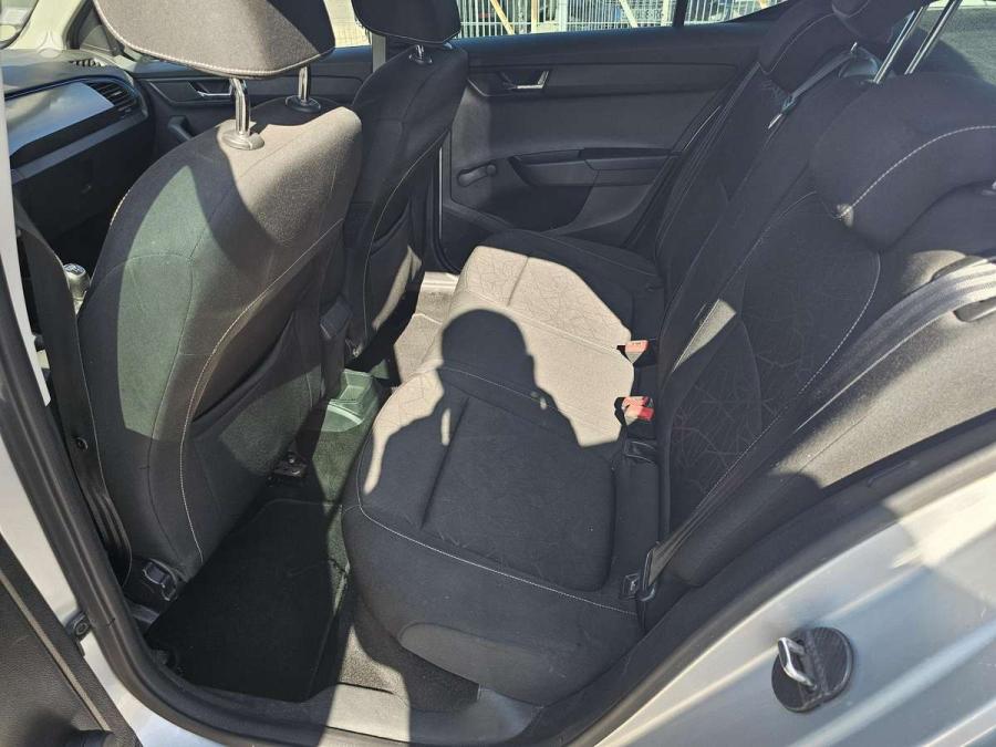 Grey Skoda Fabia 2018 in Taurage, with an engine capacity of 1.42 L and mileage of 225 thousand km for 4800 €, photo 10 on AUTOMOTO.COM.LV