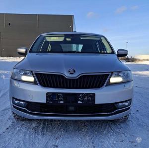 Grey Skoda Fabia 2019 in Kaunas, with an engine capacity of 1.00 L and mileage of 180 thousand km for 6500 €, photo 2 on AUTOMOTO.COM.LV