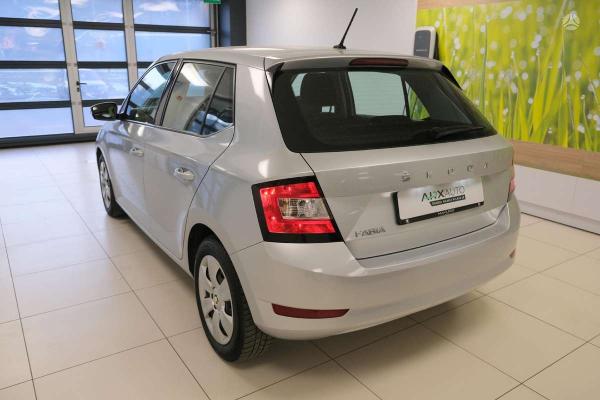 Pelēks Skoda Fabia 2020 Viļņa, ar dzinēja tilpumu 1.00 L un nobraukumu 195 tūkst. km par 6900 €, foto 4 vietnē AUTOMOTO.COM.LV