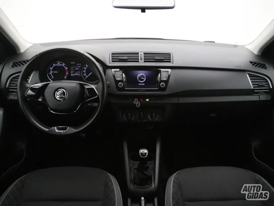 Grey Skoda Fabia 2021 in Vilnius, with an engine capacity of 1.00 L and mileage of 160 thousand km for 8799 €, photo 3 on AUTOMOTO.COM.LV