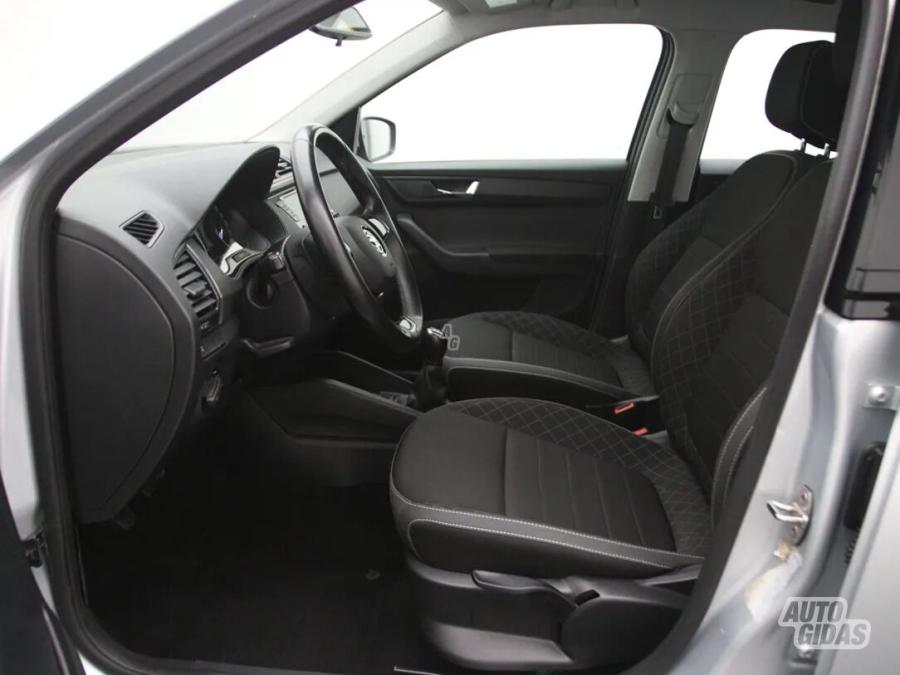 Grey Skoda Fabia 2021 in Vilnius, with an engine capacity of 1.00 L and mileage of 160 thousand km for 8799 €, photo 5 on AUTOMOTO.COM.LV