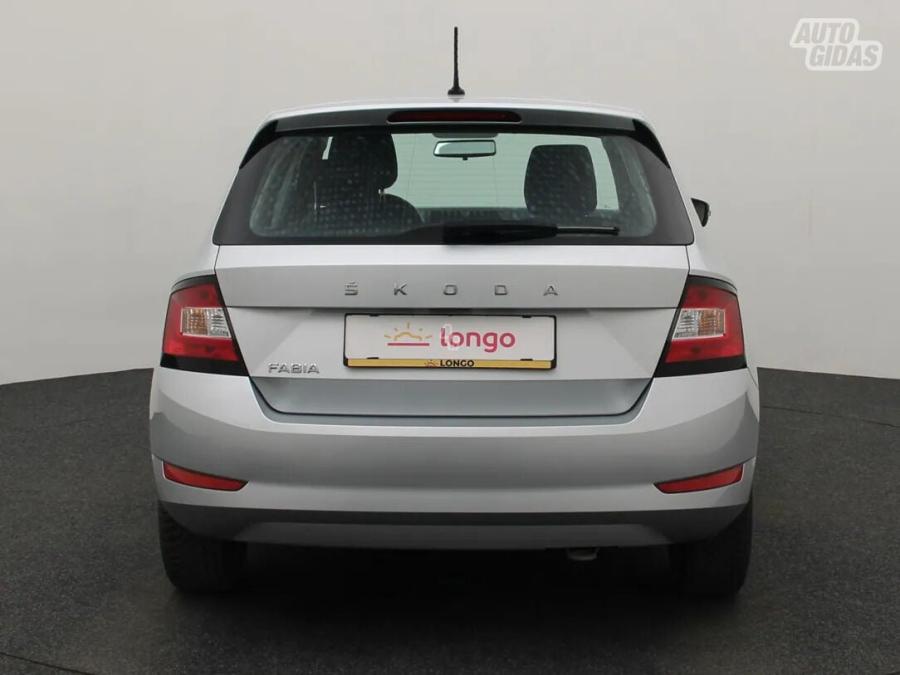 Grey Skoda Fabia 2021 in Vilnius, with an engine capacity of 1.00 L and mileage of 160 thousand km for 8799 €, photo 6 on AUTOMOTO.COM.LV