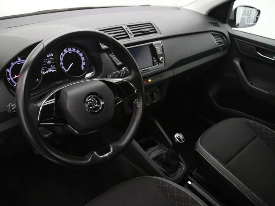Grey Skoda Fabia 2021 in Vilnius, with an engine capacity of 1.00 L and mileage of 160 thousand km for 8799 €, photo 17 on AUTOMOTO.COM.LV