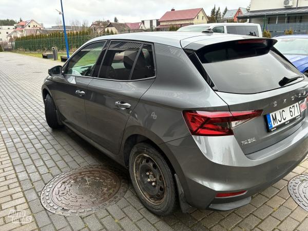 Grey Skoda Fabia 2022 in Vilnius, with an engine capacity of 1.00 L and mileage of 52 thousand km for 11900 €, photo 3 on AUTOMOTO.COM.LV