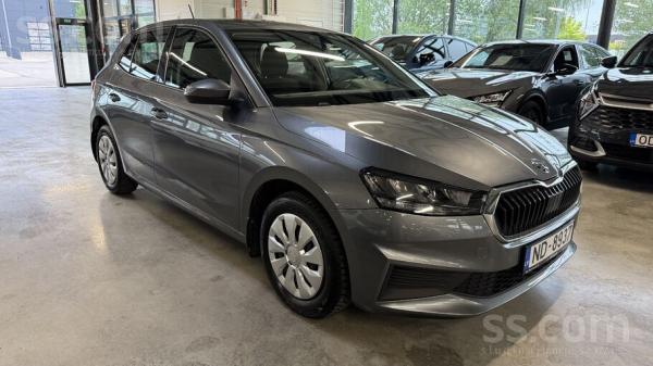 Grey Skoda Fabia 2022 in Riga, with an engine capacity of 1.00 L and mileage of 78 thousand km for 10900 €, photo 6 on AUTOMOTO.COM.LV