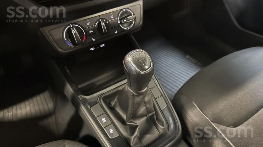 Pelēks Skoda Fabia 2022 Rīga, ar dzinēja tilpumu 1.00 L un nobraukumu 78 tūkst. km par 10900 €, foto 21 vietnē AUTOMOTO.COM.LV
