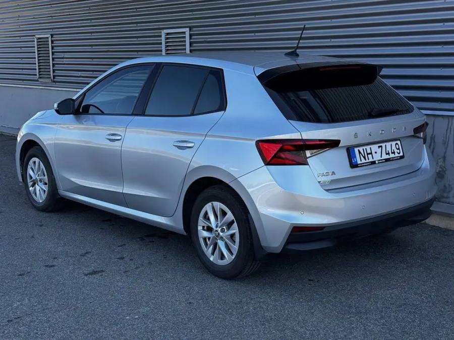 Pelēks Skoda Fabia 2022 Rīga, ar dzinēja tilpumu 1.00 L un nobraukumu 93 tūkst. km par 11900 €, foto 4 vietnē AUTOMOTO.COM.LV