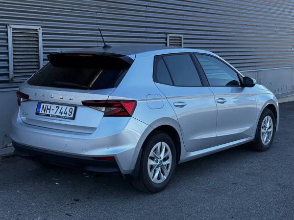 Grey Skoda Fabia 2022 in Riga, with an engine capacity of 1.00 L and mileage of 93 thousand km for 11900 €, photo 5 on AUTOMOTO.COM.LV
