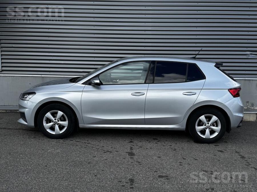 Grey Skoda Fabia 2023 in Riga, with an engine capacity of 1.00 L and mileage of 148 thousand km for 9900 €, photo 3 on AUTOMOTO.COM.LV