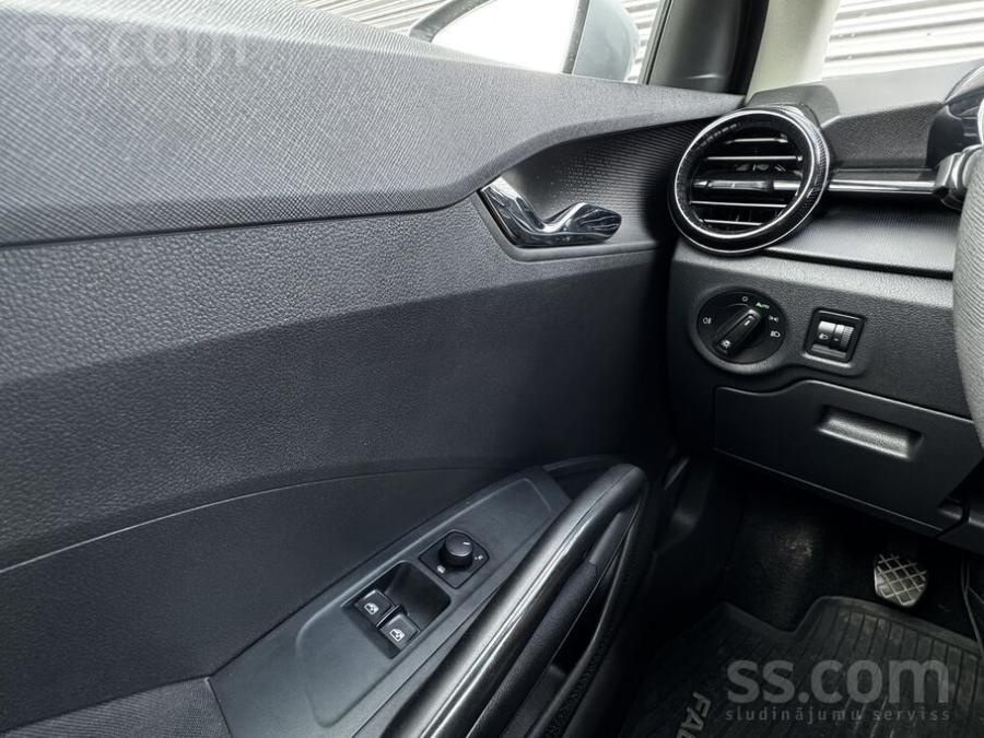 Grey Skoda Fabia 2023 in Riga, with an engine capacity of 1.00 L and mileage of 148 thousand km for 9900 €, photo 23 on AUTOMOTO.COM.LV