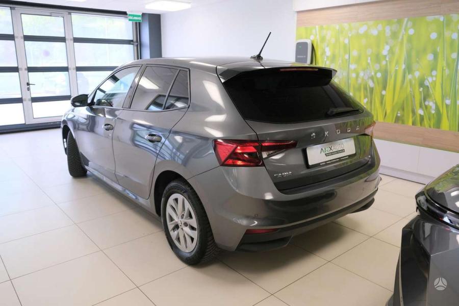 Pelēks Skoda Fabia 2023 Viļņa, ar dzinēja tilpumu 1.00 L un nobraukumu 164 tūkst. km par 11250 €, foto 5 vietnē AUTOMOTO.COM.LV