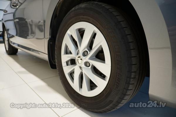Grey Skoda Fabia 2023 in Tallinn, with an engine capacity of 1.00 L and mileage of 76 thousand km for 13900 €, photo 5 on AUTOMOTO.COM.LV