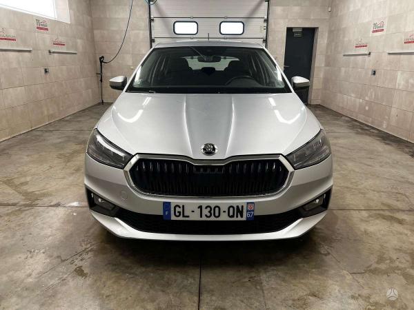 Grey Skoda Fabia 2023 in Marijampole, with an engine capacity of 1.00 L and mileage of 143 thousand km for 9668 €, photo 2 on AUTOMOTO.COM.LV