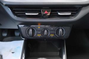 Pelēks Skoda Fabia 2023 Viļņa, ar dzinēja tilpumu 1.00 L un nobraukumu 111 tūkst. km par 11950 €, foto 17 vietnē AUTOMOTO.COM.LV