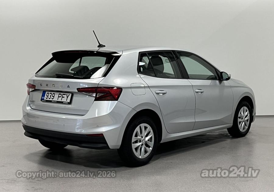 Grey Skoda Fabia 2024 in Tallinn, with an engine capacity of 1.00 L and mileage of 41 thousand km for 16490 €, photo 3 on AUTOMOTO.COM.LV