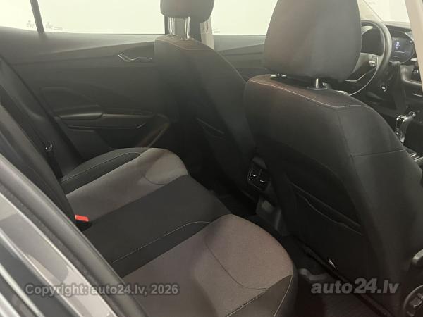 Grey Skoda Fabia 2024 in Tallinn, with an engine capacity of 1.00 L and mileage of 41 thousand km for 16490 €, photo 4 on AUTOMOTO.COM.LV