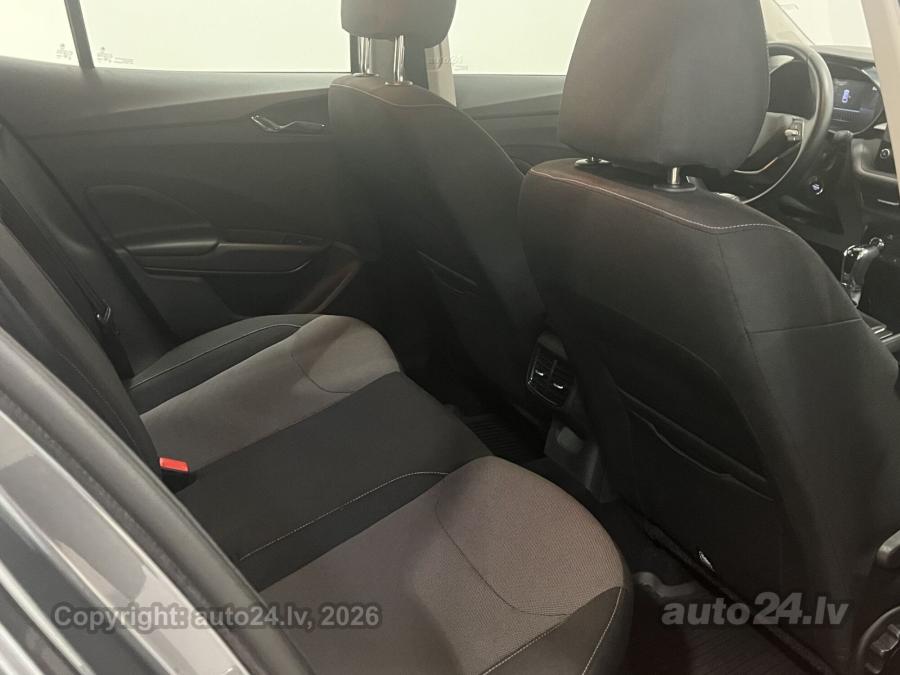 Grey Skoda Fabia 2024 in Tallinn, with an engine capacity of 1.00 L and mileage of 41 thousand km for 16490 €, photo 5 on AUTOMOTO.COM.LV