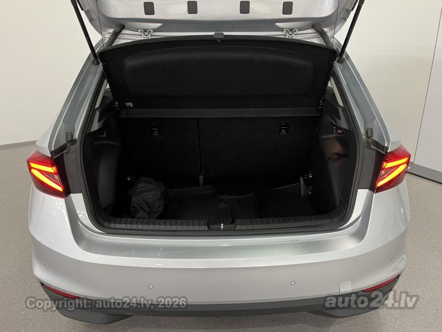 Grey Skoda Fabia 2024 in Tallinn, with an engine capacity of 1.00 L and mileage of 50 thousand km for 16490 €, photo 27 on AUTOMOTO.COM.LV
