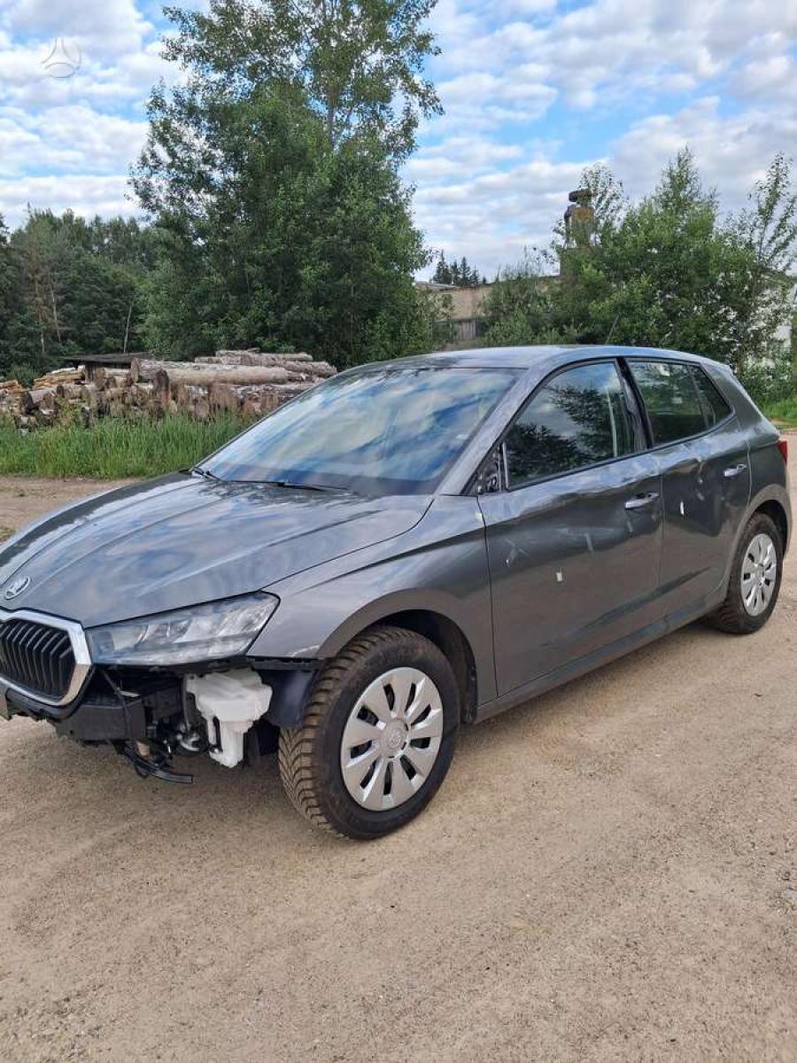 Grey Skoda Fabia 2025 in Rokiskis, with an engine capacity of 1.00 L and mileage of 12 thousand km for 10500 €, photo 3 on AUTOMOTO.COM.LV