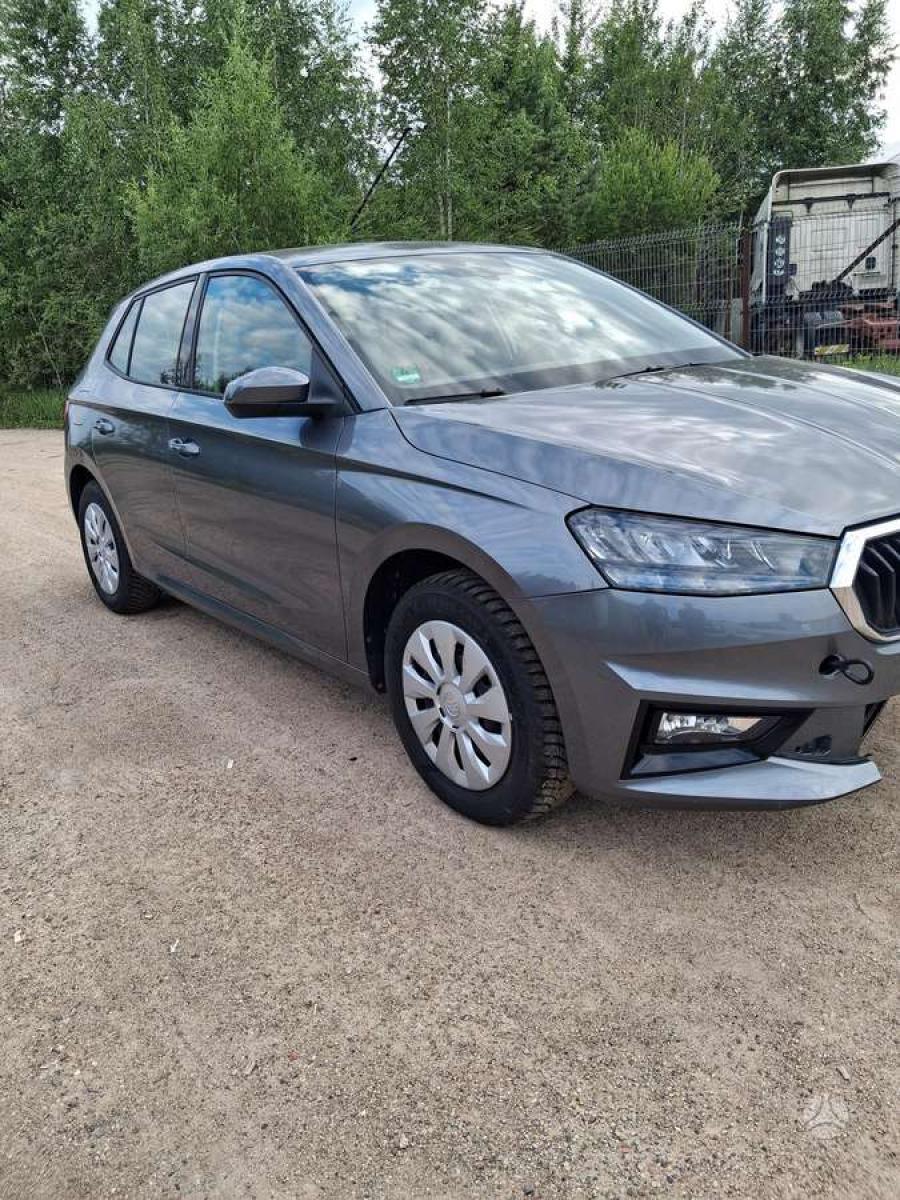 Grey Skoda Fabia 2025 in Rokiskis, with an engine capacity of 1.00 L and mileage of 12 thousand km for 10500 €, photo 4 on AUTOMOTO.COM.LV