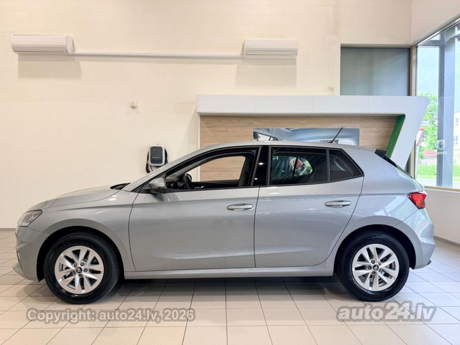 Pelēks Skoda Fabia 2026 Viljandi, ar dzinēja tilpumu 1.00 L un nobraukumu 5 tūkst. km par 19880 €, foto 3 vietnē AUTOMOTO.COM.LV