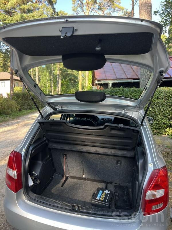 Pelēks Skoda Fabia 2011 Jūrmala, ar dzinēja tilpumu 1.20 L un nobraukumu 192 tūkst. km par 2700 €, foto 4 vietnē AUTOMOTO.COM.LV
