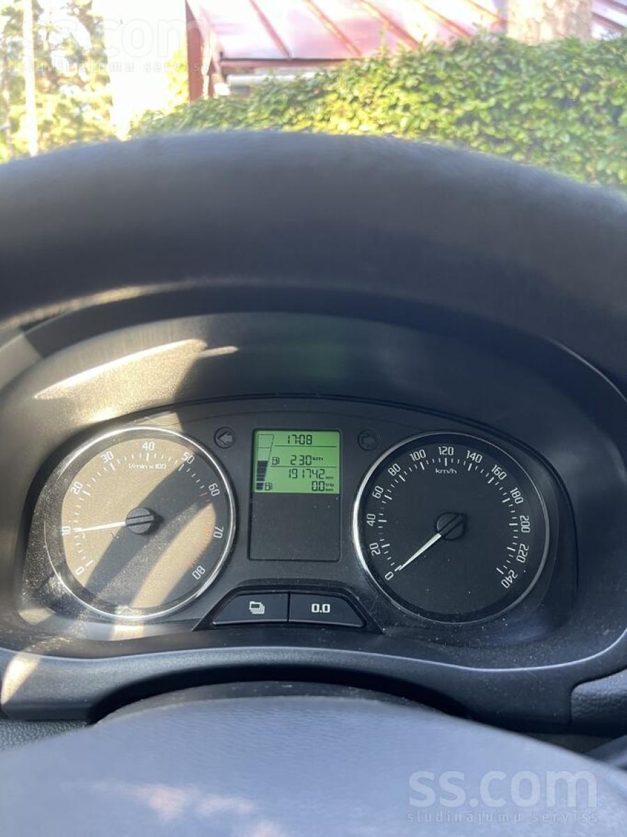 Pelēks Skoda Fabia 2011 Jūrmala, ar dzinēja tilpumu 1.20 L un nobraukumu 192 tūkst. km par 2700 €, foto 6 vietnē AUTOMOTO.COM.LV
