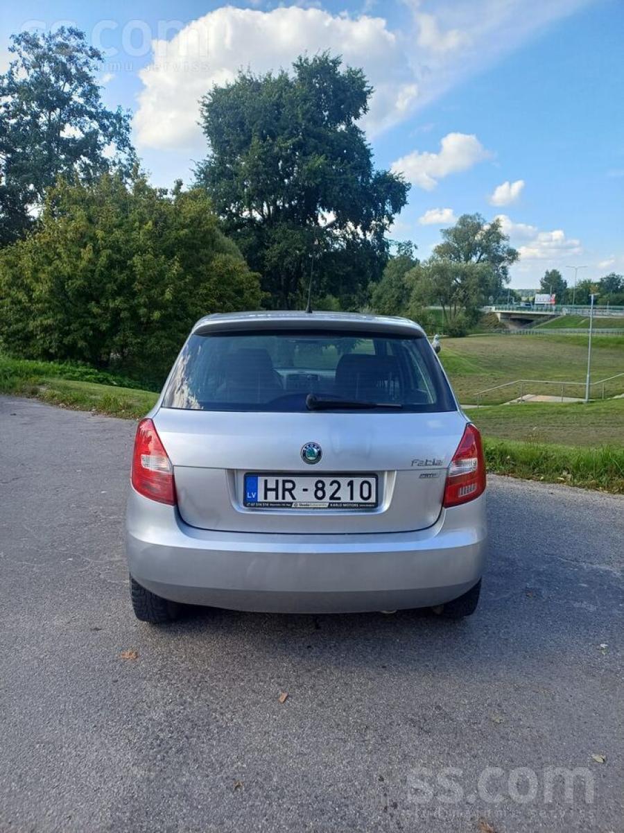Grey Skoda Fabia 2011 in Riga, with an engine capacity of 1.20 L and mileage of 198 thousand km for 1700 €, photo 3 on AUTOMOTO.COM.LV