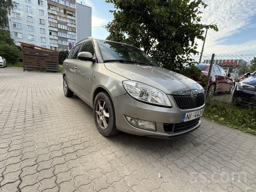 Grey Skoda Fabia 2014 in Riga, with an engine capacity of 1.20 L and mileage of 285 thousand km for 1500 €, photo 1 on AUTOMOTO.COM.LV