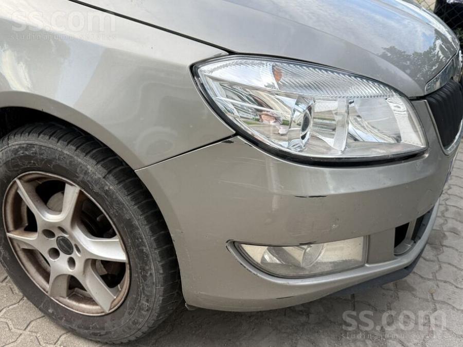 Grey Skoda Fabia 2014 in Riga, with an engine capacity of 1.20 L and mileage of 285 thousand km for 1500 €, photo 4 on AUTOMOTO.COM.LV