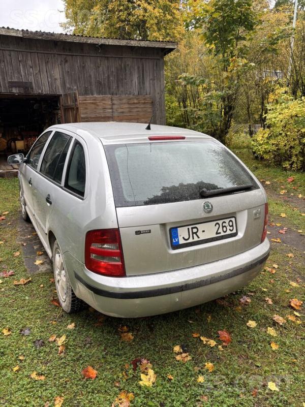 Pelēks Skoda Fabia 2000 Rīga, ar dzinēja tilpumu 1.30 L un nobraukumu 203 tūkst. km par 1000 €, foto 2 vietnē AUTOMOTO.COM.LV