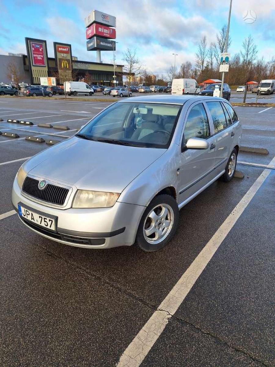 Pelēks Skoda Fabia 2001 Viļņa, ar dzinēja tilpumu 1.90 L un nobraukumu 353 tūkst. km par 900 €, foto 1 vietnē AUTOMOTO.COM.LV