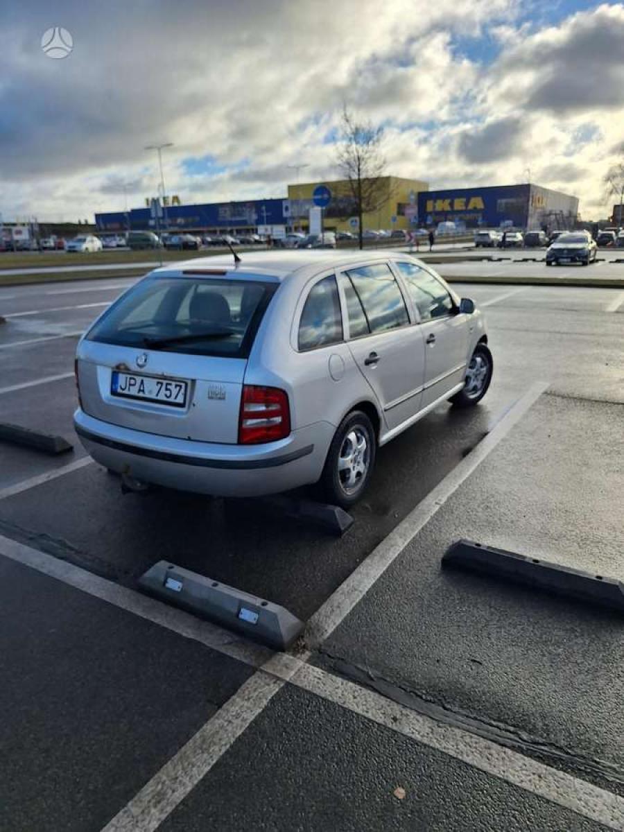 Pelēks Skoda Fabia 2001 Viļņa, ar dzinēja tilpumu 1.90 L un nobraukumu 353 tūkst. km par 900 €, foto 6 vietnē AUTOMOTO.COM.LV