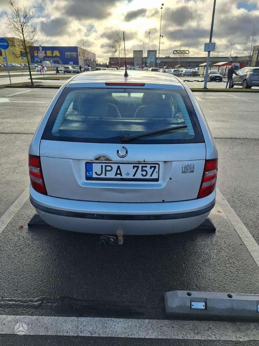 Pelēks Skoda Fabia 2001 Viļņa, ar dzinēja tilpumu 1.90 L un nobraukumu 353 tūkst. km par 900 €, foto 7 vietnē AUTOMOTO.COM.LV