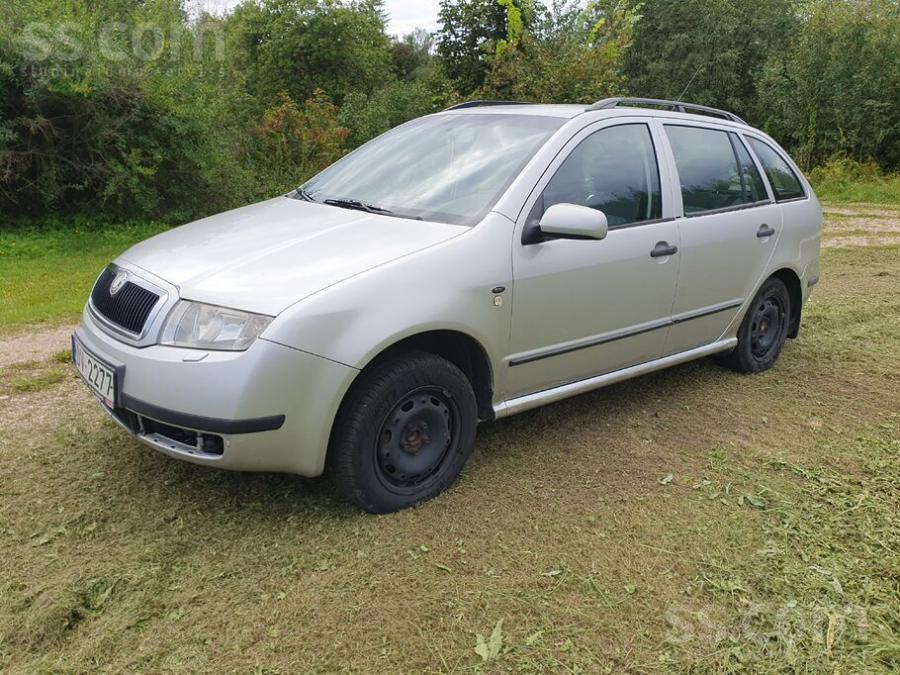 Grey Skoda Fabia 2001 in Riga, with an engine capacity of 1.40 L and mileage of 323 thousand km for 1000 €, photo 1 on AUTOMOTO.COM.LV