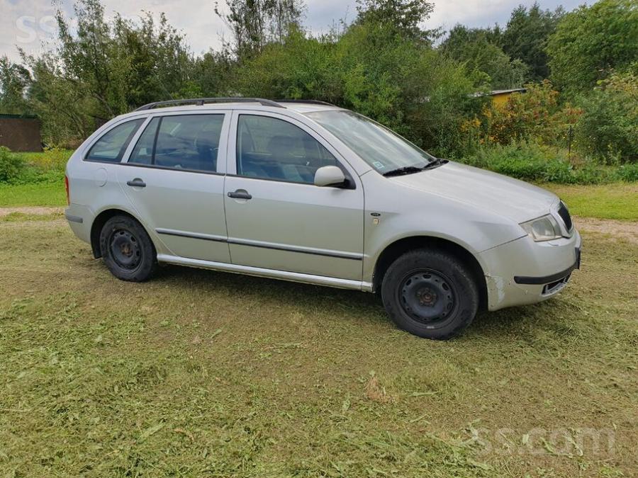 Grey Skoda Fabia 2001 in Riga, with an engine capacity of 1.40 L and mileage of 323 thousand km for 1000 €, photo 4 on AUTOMOTO.COM.LV