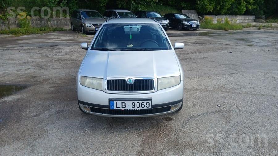 Pelēks Skoda Fabia 2001 Tukums, ar dzinēja tilpumu 1.40 L un nobraukumu 289 tūkst. km par 1500 €, foto 1 vietnē AUTOMOTO.COM.LV