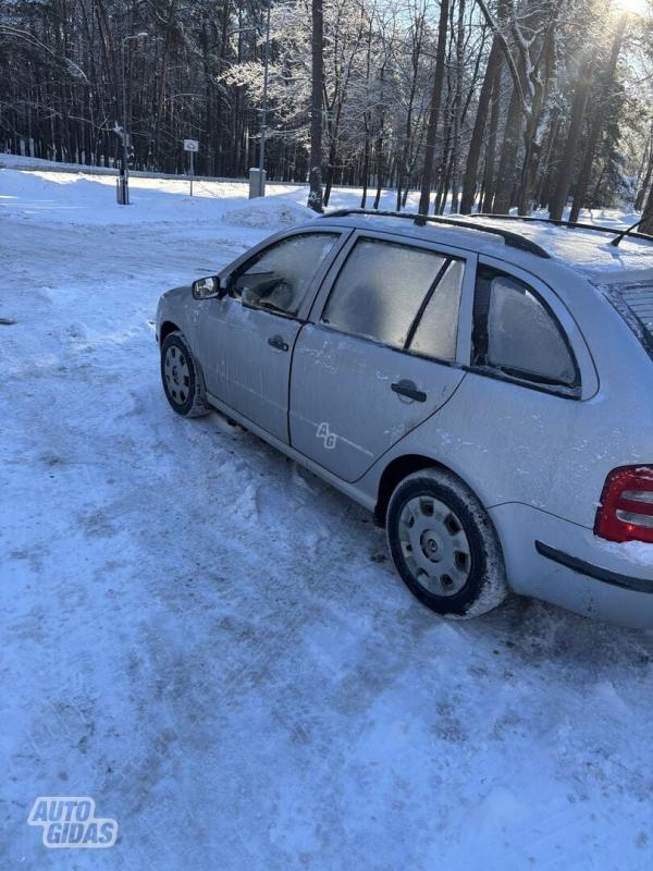 Pelēks Skoda Fabia 2002 Druskininkai, ar dzinēja tilpumu 1.40 L un nobraukumu 231 tūkst. km par 800 €, foto 2 vietnē AUTOMOTO.COM.LV
