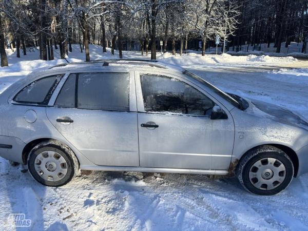 Pelēks Skoda Fabia 2002 Druskininkai, ar dzinēja tilpumu 1.40 L un nobraukumu 231 tūkst. km par 800 €, foto 3 vietnē AUTOMOTO.COM.LV