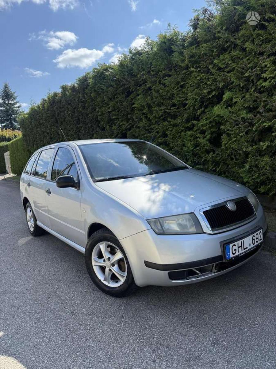 Pelēks Skoda Fabia 2003 Viļņa, ar dzinēja tilpumu 1.90 L un nobraukumu 297 tūkst. km par 1450 €, foto 1 vietnē AUTOMOTO.COM.LV