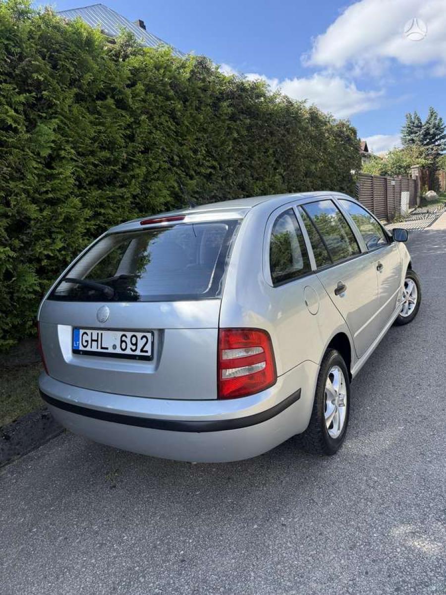 Pelēks Skoda Fabia 2003 Viļņa, ar dzinēja tilpumu 1.90 L un nobraukumu 297 tūkst. km par 1450 €, foto 6 vietnē AUTOMOTO.COM.LV