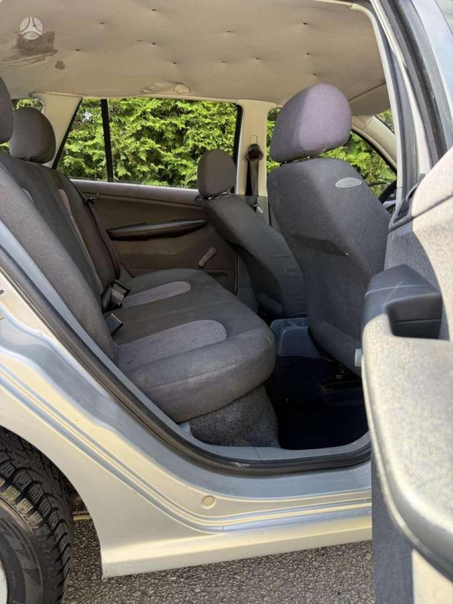 Pelēks Skoda Fabia 2003 Viļņa, ar dzinēja tilpumu 1.90 L un nobraukumu 297 tūkst. km par 1450 €, foto 10 vietnē AUTOMOTO.COM.LV