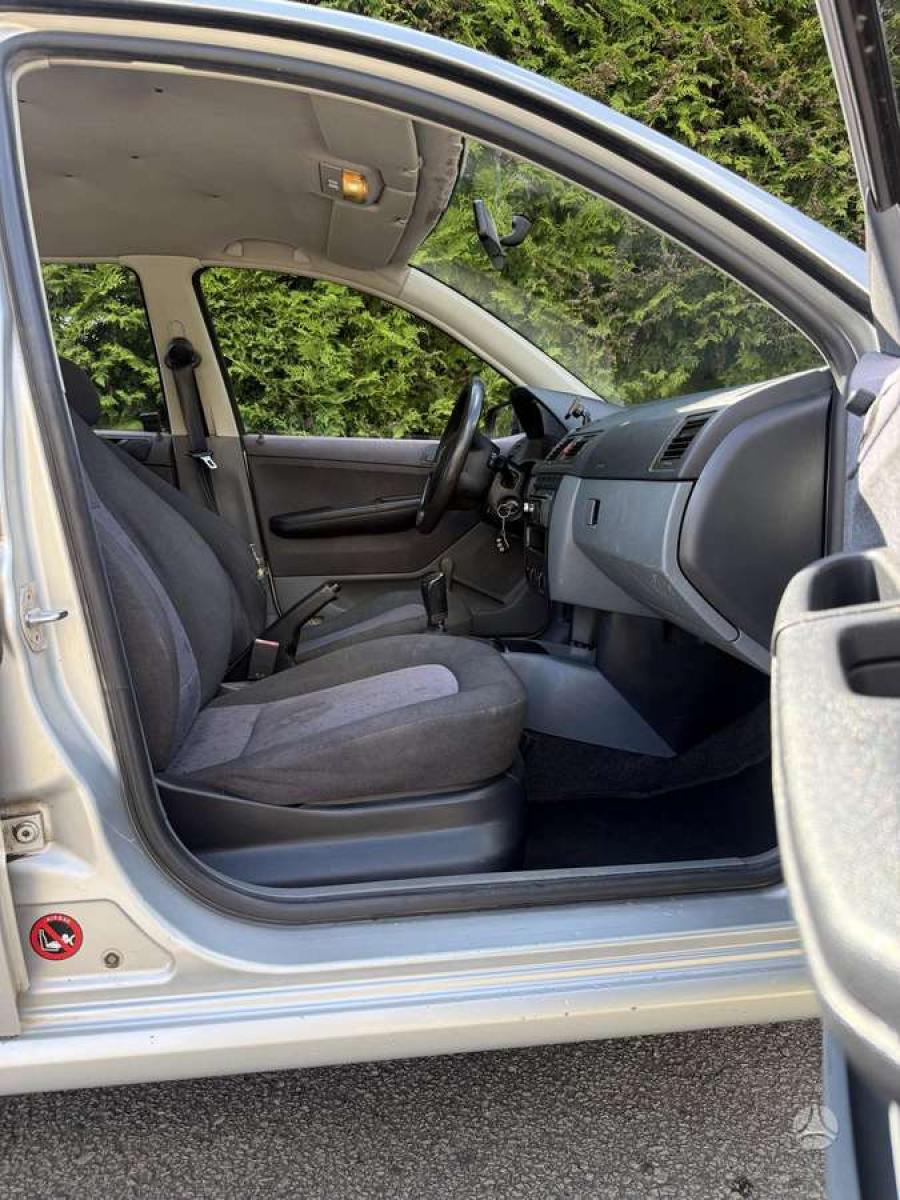 Pelēks Skoda Fabia 2003 Viļņa, ar dzinēja tilpumu 1.90 L un nobraukumu 297 tūkst. km par 1450 €, foto 12 vietnē AUTOMOTO.COM.LV