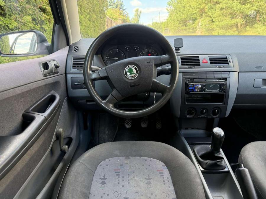 Pelēks Skoda Fabia 2003 Viļņa, ar dzinēja tilpumu 1.90 L un nobraukumu 297 tūkst. km par 1450 €, foto 14 vietnē AUTOMOTO.COM.LV
