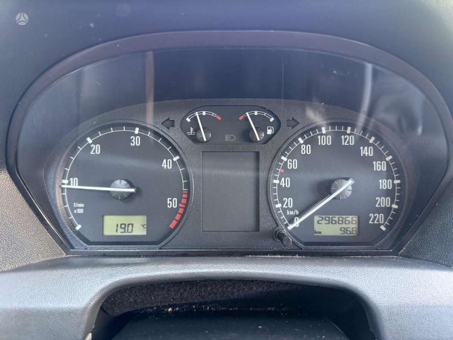 Pelēks Skoda Fabia 2003 Viļņa, ar dzinēja tilpumu 1.90 L un nobraukumu 297 tūkst. km par 1450 €, foto 16 vietnē AUTOMOTO.COM.LV
