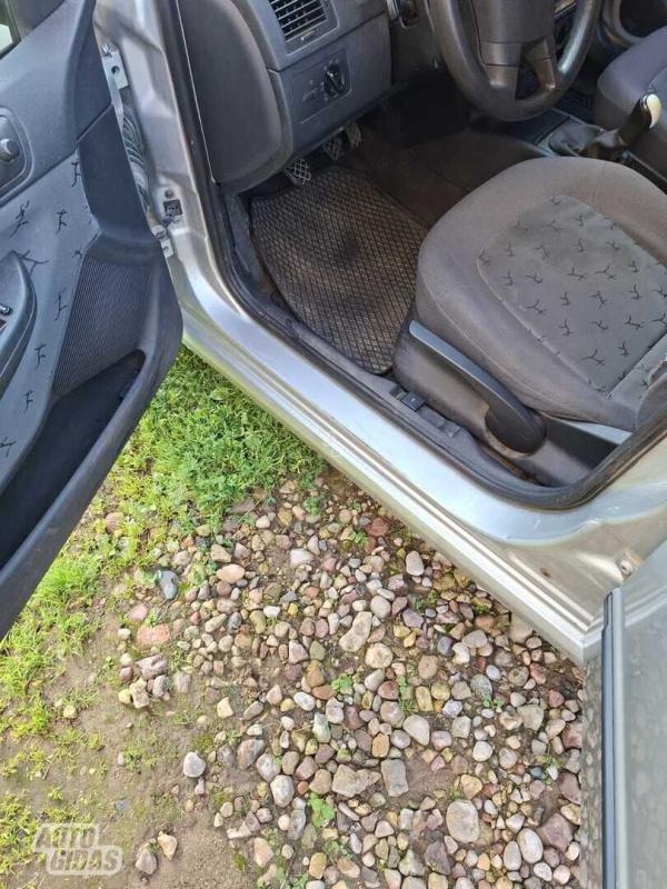 Pelēks Skoda Fabia 2003 Lazdijai, ar dzinēja tilpumu 1.90 L un nobraukumu 277 tūkst. km par 1250 €, foto 5 vietnē AUTOMOTO.COM.LV