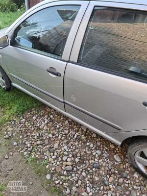 Pelēks Skoda Fabia 2003 Lazdijai, ar dzinēja tilpumu 1.90 L un nobraukumu 277 tūkst. km par 1250 €, foto 3 vietnē AUTOMOTO.COM.LV