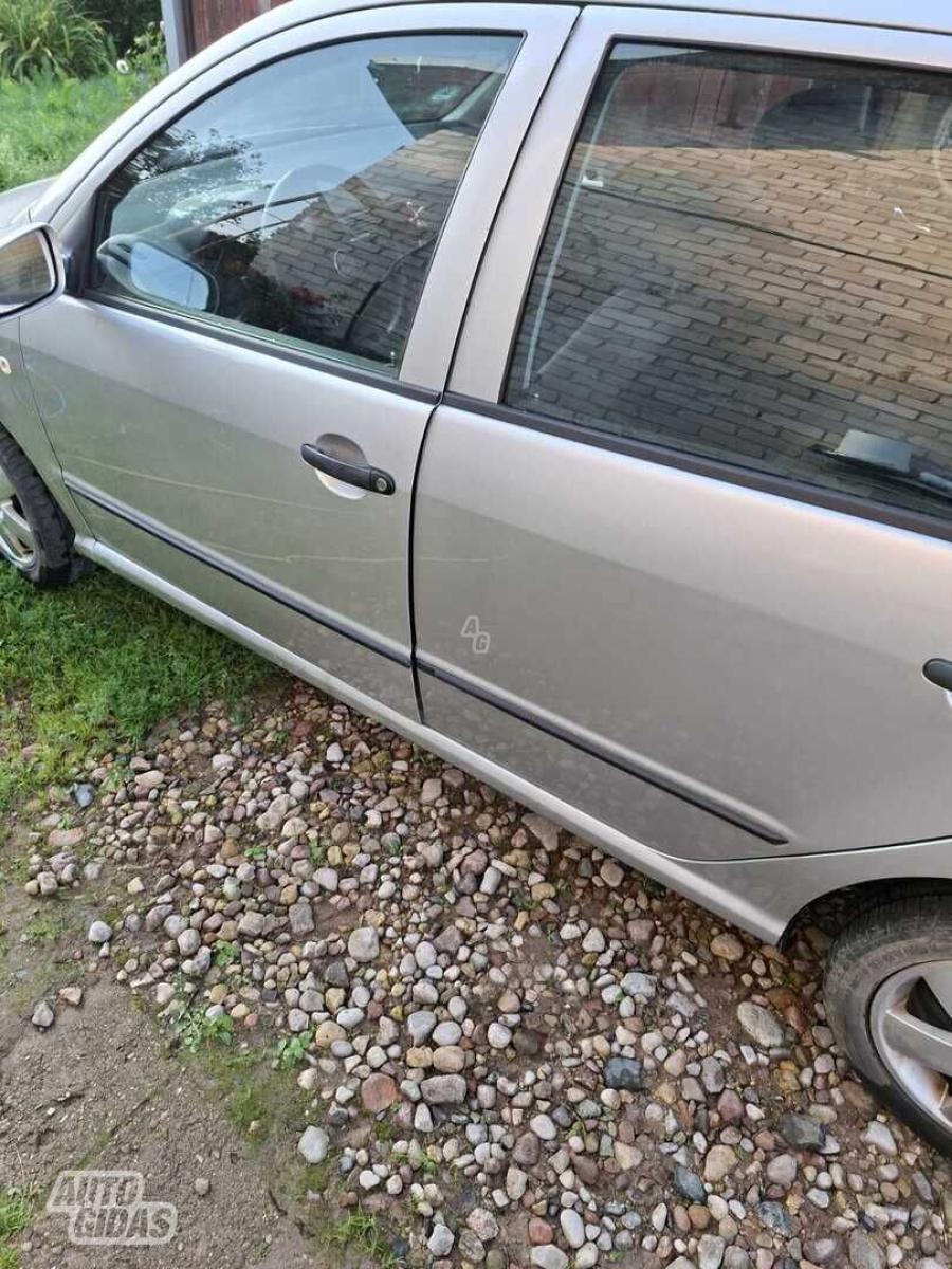 Pelēks Skoda Fabia 2003 Lazdijai, ar dzinēja tilpumu 1.90 L un nobraukumu 277 tūkst. km par 1250 €, foto 3 vietnē AUTOMOTO.COM.LV