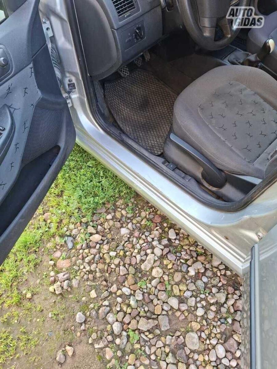 Pelēks Skoda Fabia 2003 Lazdijai, ar dzinēja tilpumu 1.90 L un nobraukumu 277 tūkst. km par 1250 €, foto 6 vietnē AUTOMOTO.COM.LV